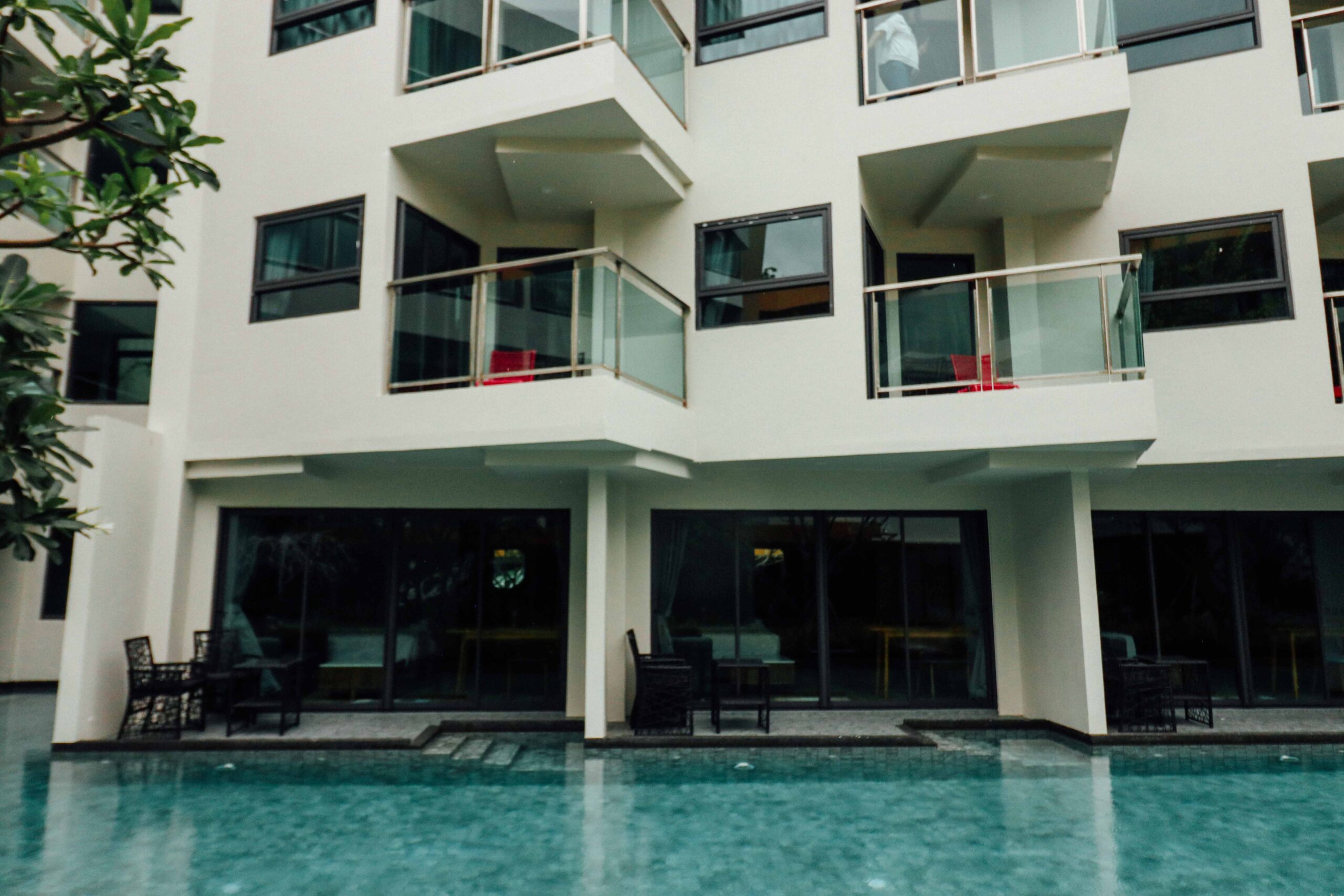 Eco Cozy Beachfront รีสอร์ทเปิดใหม่ ติดทะเลชะอำ เดินลงสระจากห้องพักได้เลย