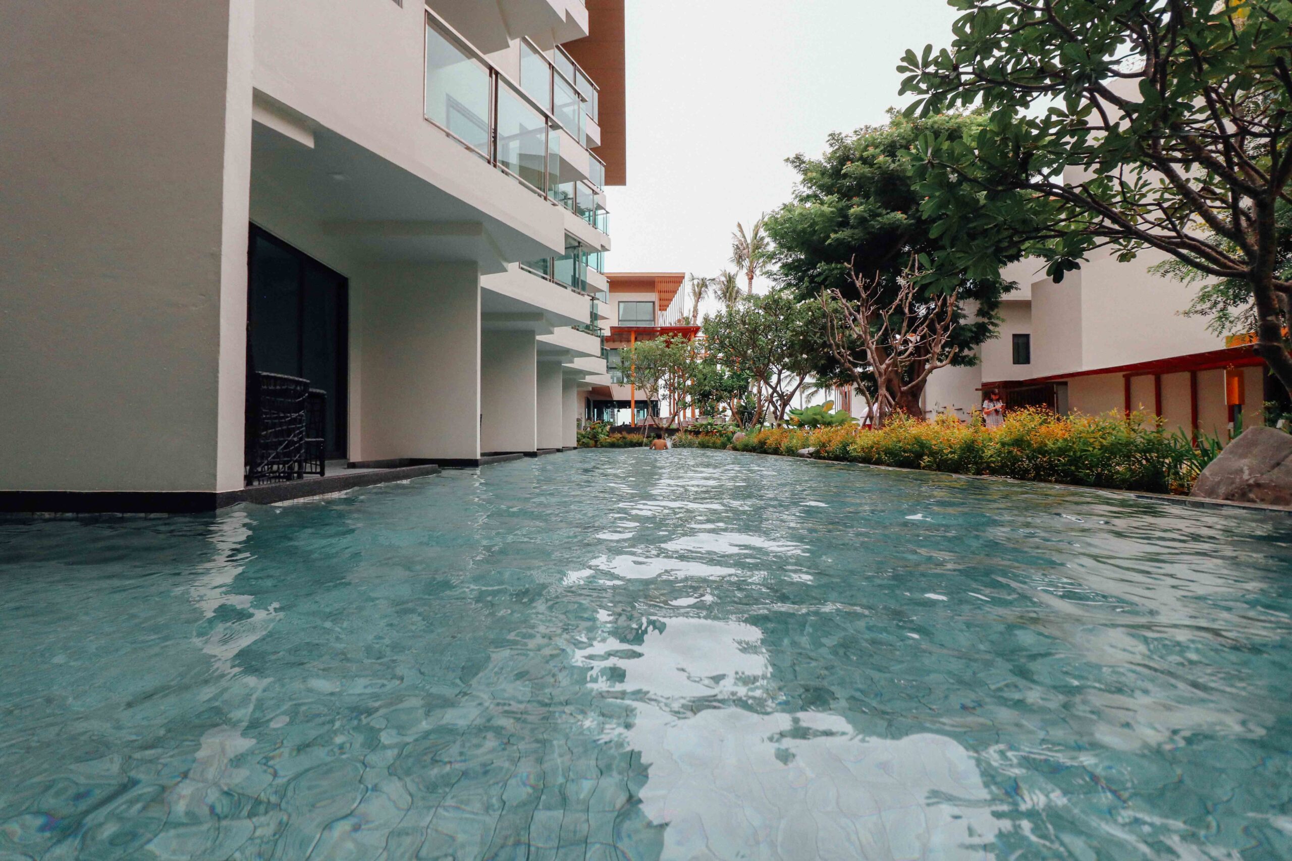 Eco Cozy Beachfront รีสอร์ทเปิดใหม่ ติดทะเลชะอำ เดินลงสระจากห้องพักได้เลย