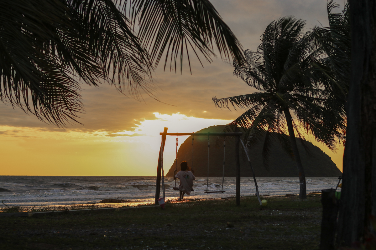 Beach Box At Pran (บีชบ๊อกซ์ แอท ปราณ) ที่พักติดทะเล สามร้อยยอด